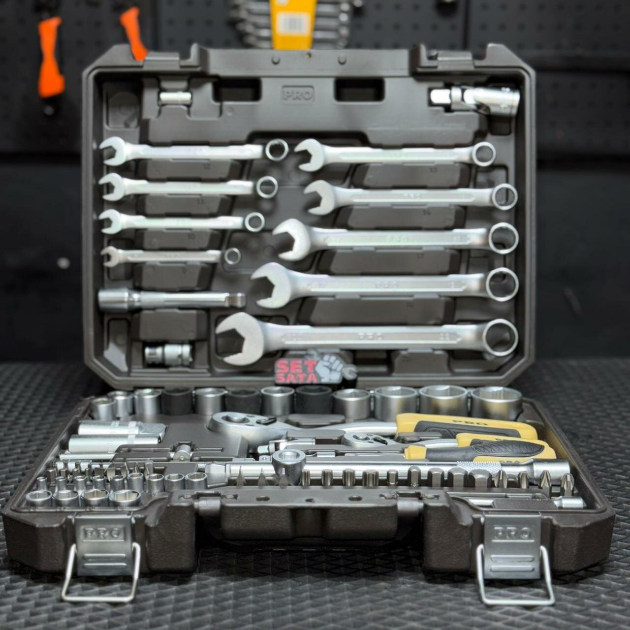 Набор головок и ключей 82пр. 1/4",1/2" PRO STARTUL DAKAR (PRO-082DK)