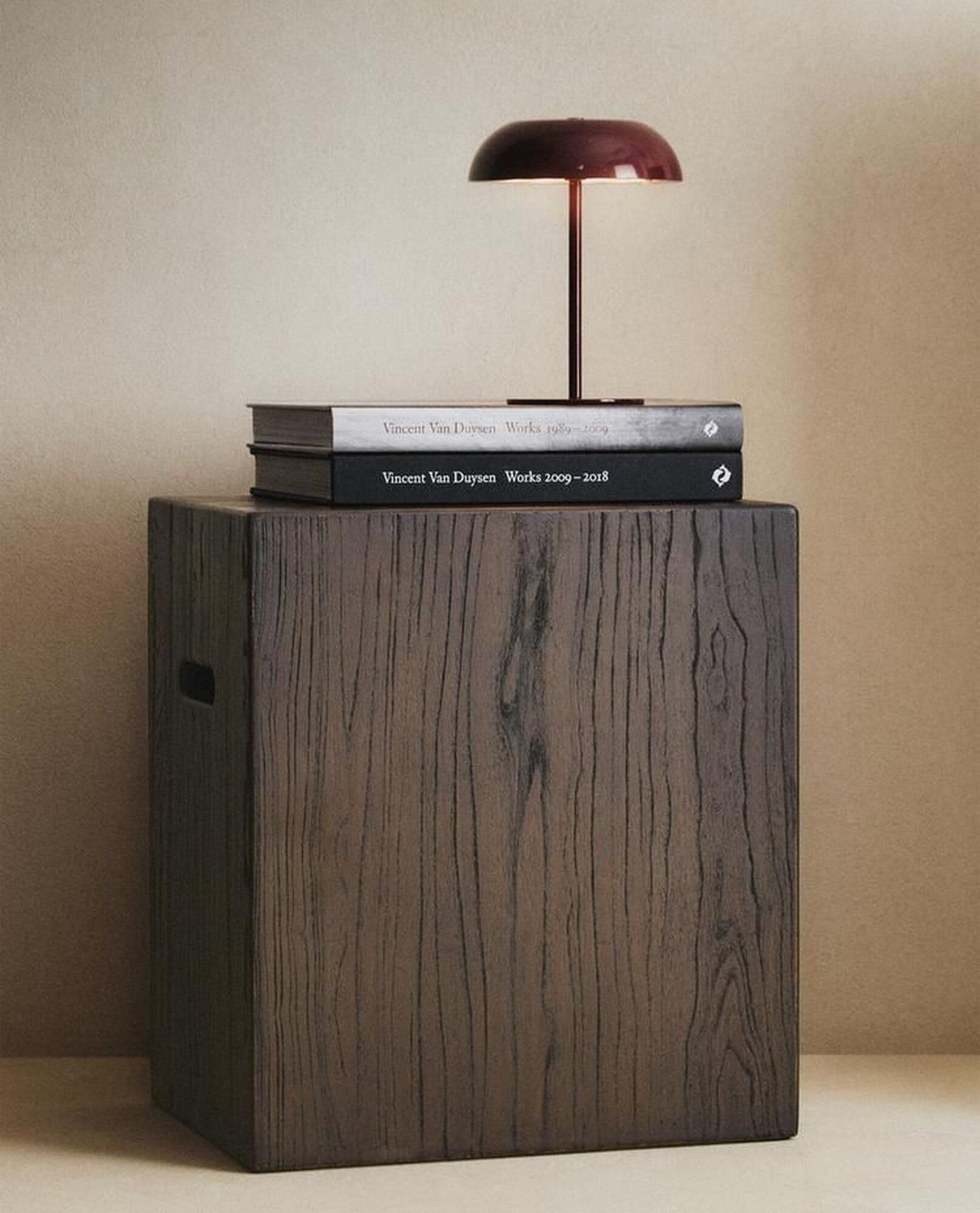 Приставной стол ZARA HOME 8368/072 - в форме куба, деревянный, 40 x 30 x 45 см, темно-коричневый