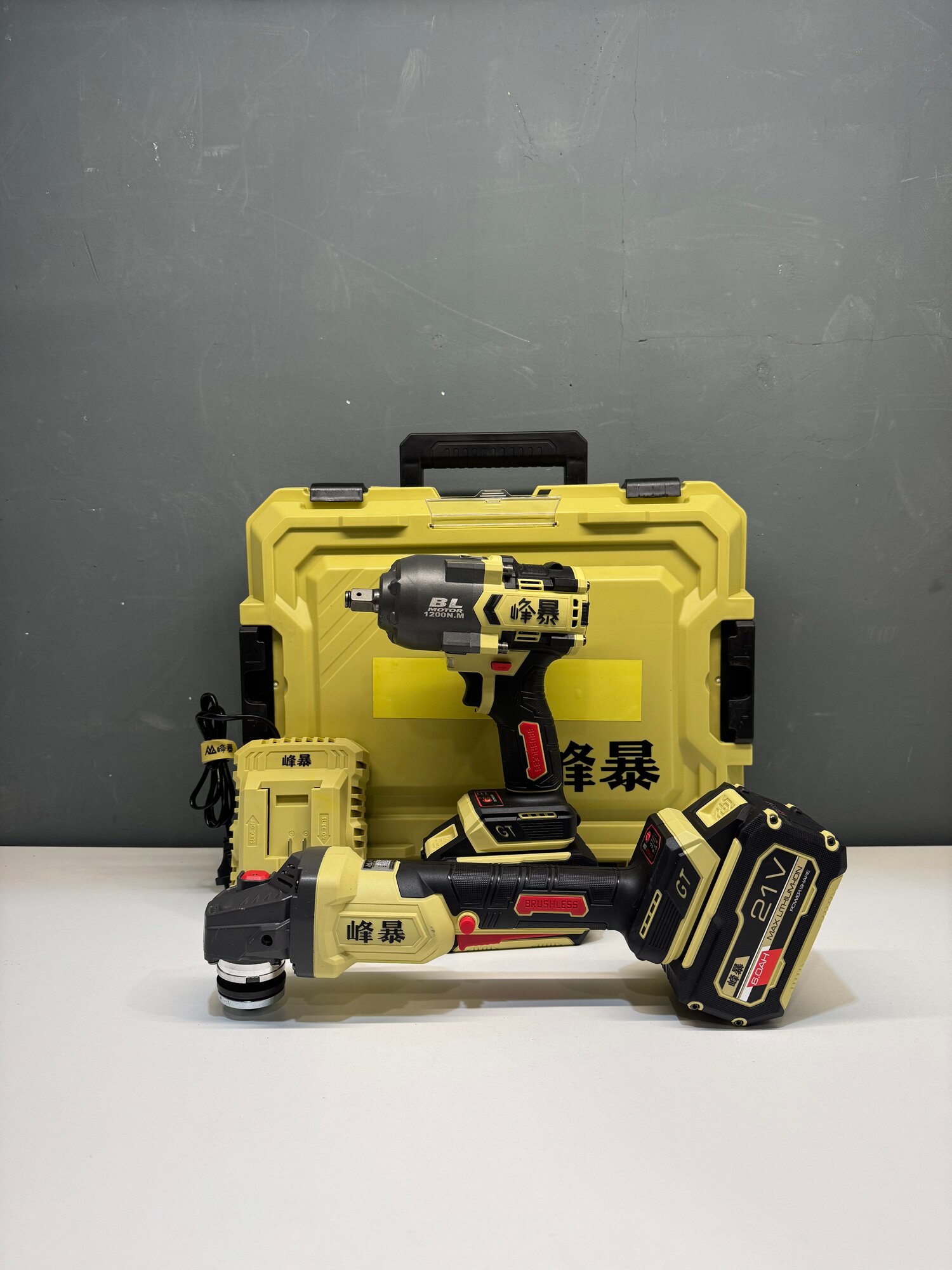 Набор аккумуляторных инструментов Feng Bao 2в1, болгарка, гайковерт 1280, кейс, 2 АКБ по 6 Ач, зарядное устройство 2А