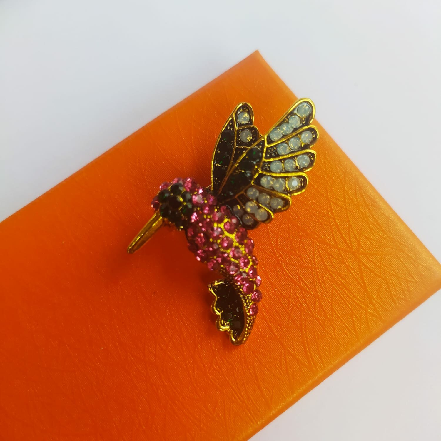 Брошь, стразы