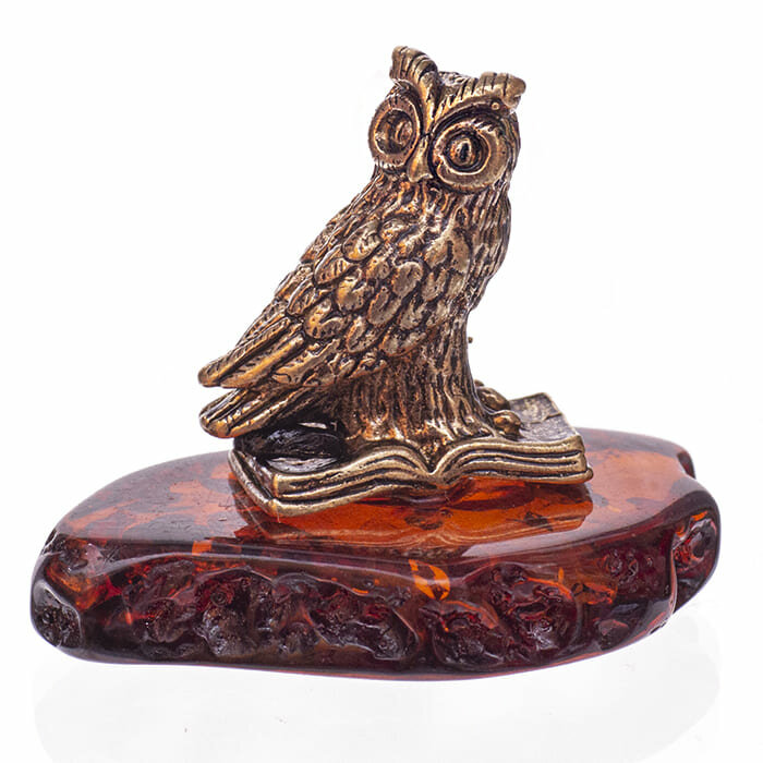 Фигурка коллекционная на натуральном янтаре Сова на книге 3 см