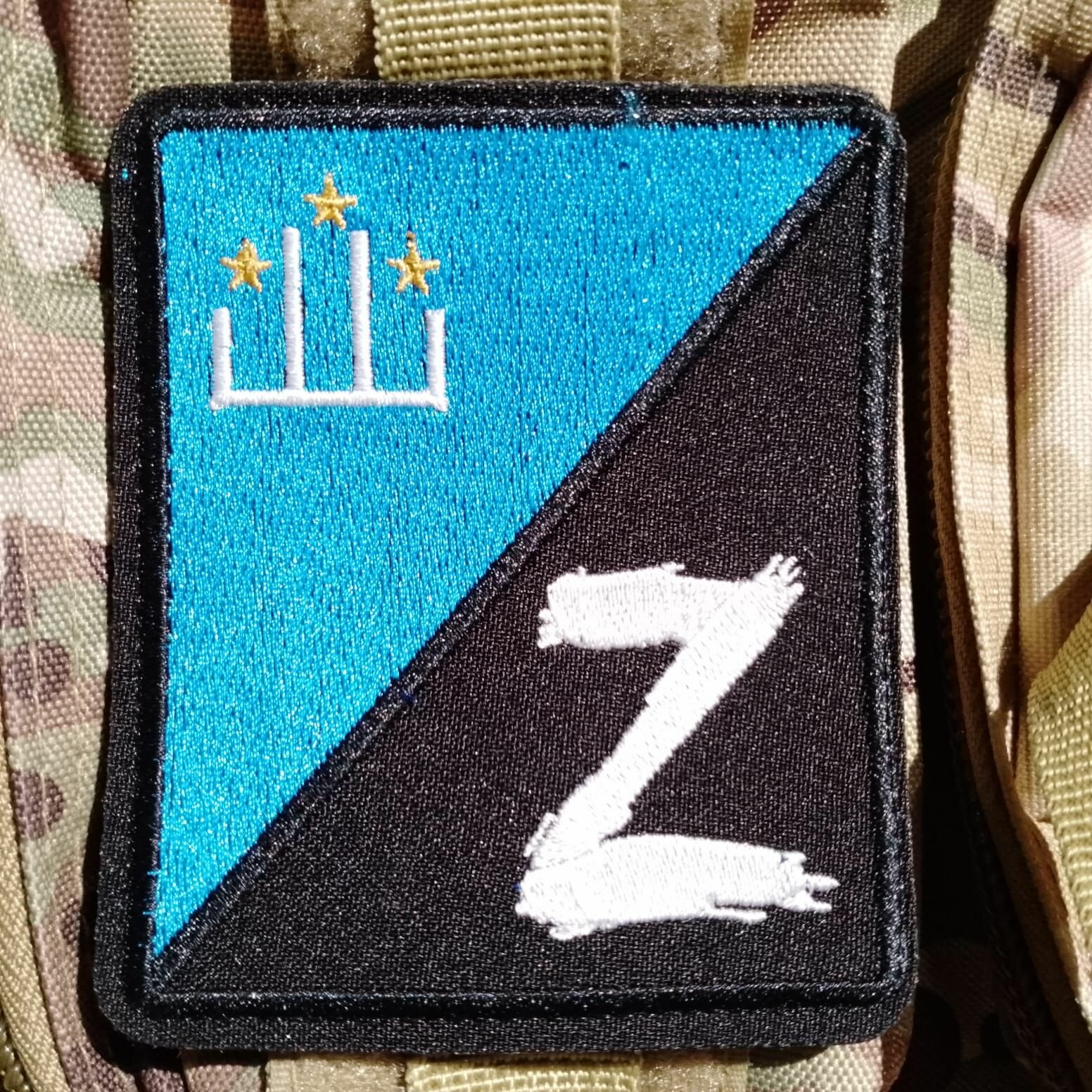 Нашивка-патч Z с флагом кумыков вышитая на липучке 8,5х10 черный