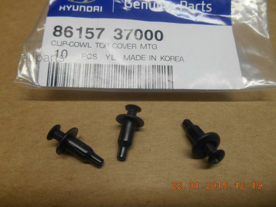 HYUNDAI-KIA 8615737000 фиксатор панели топливного бака[ORG]