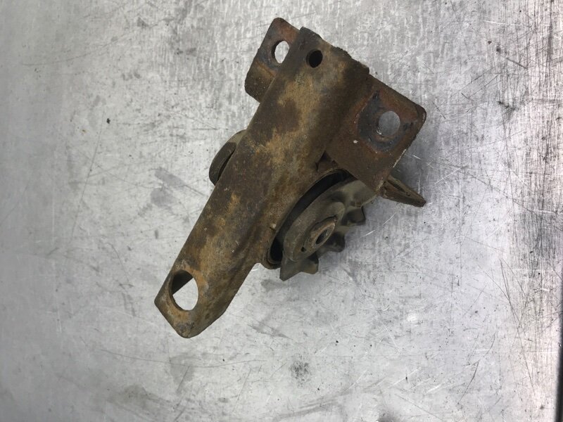 Опора двигателя Chery Tiggo T11 4G64 2005 лев. (б/у) T111001110