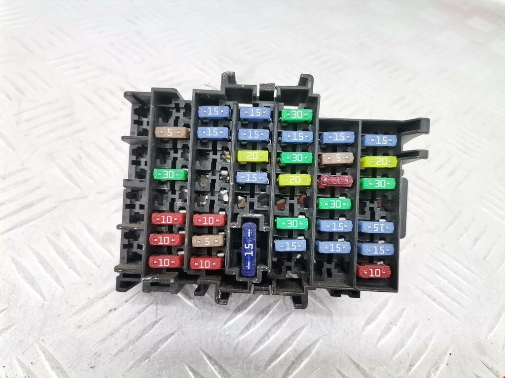 Блок предохранителей Renault Twingo 2 8200440620 арт. 1599410