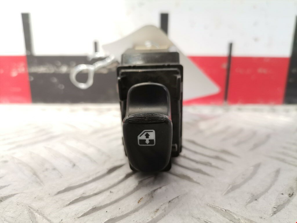 Кнопка стеклоподъемника Hyundai Accent 2 9358025015 арт. 1492025