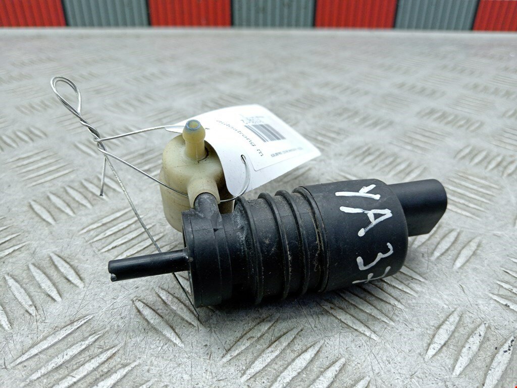 Насос (моторчик) омывателя Volkswagen Golf 4 арт. 2153212