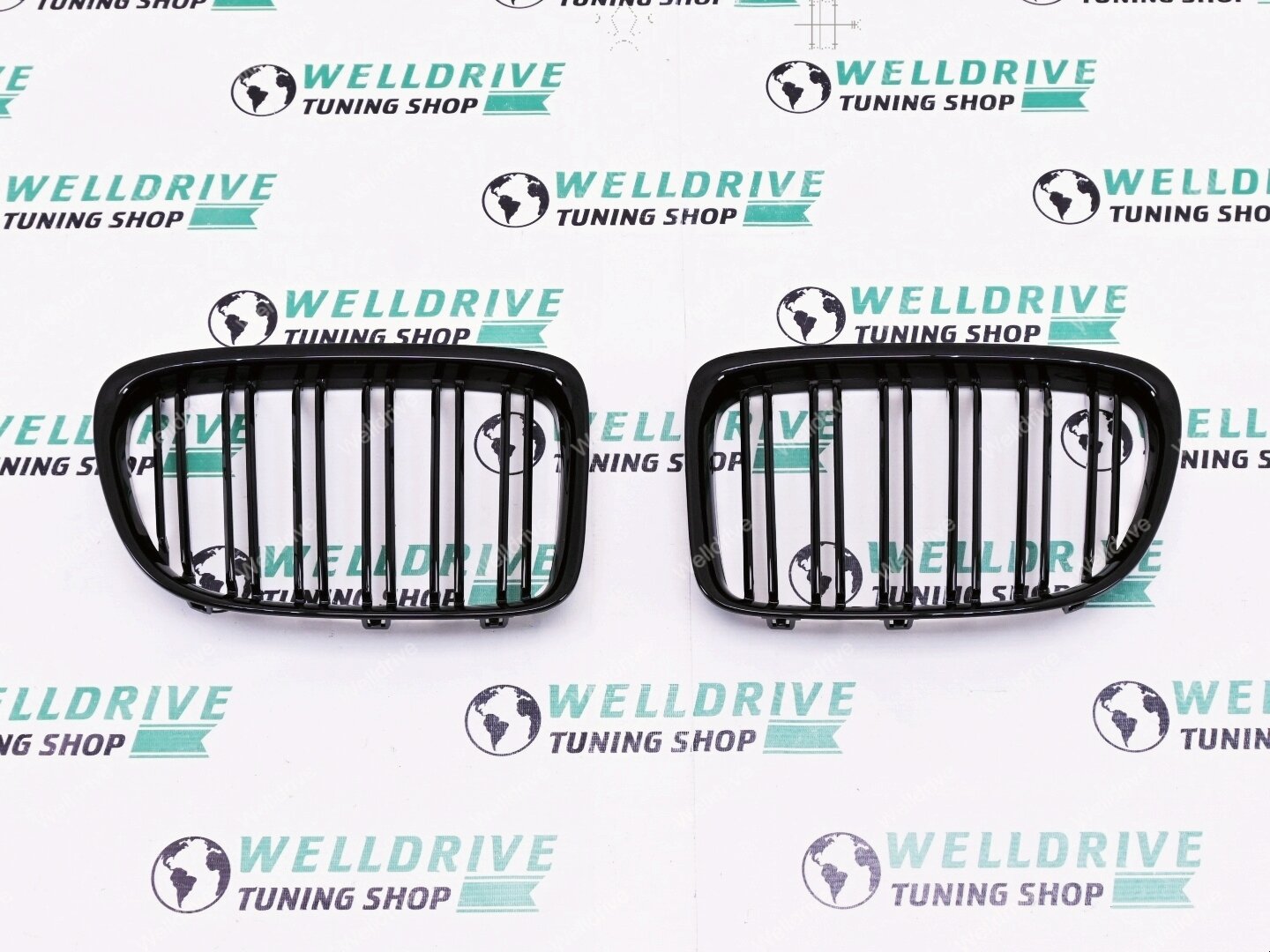 Решетки переднего радиатора BMW X1 E84 M стиль черный глянец