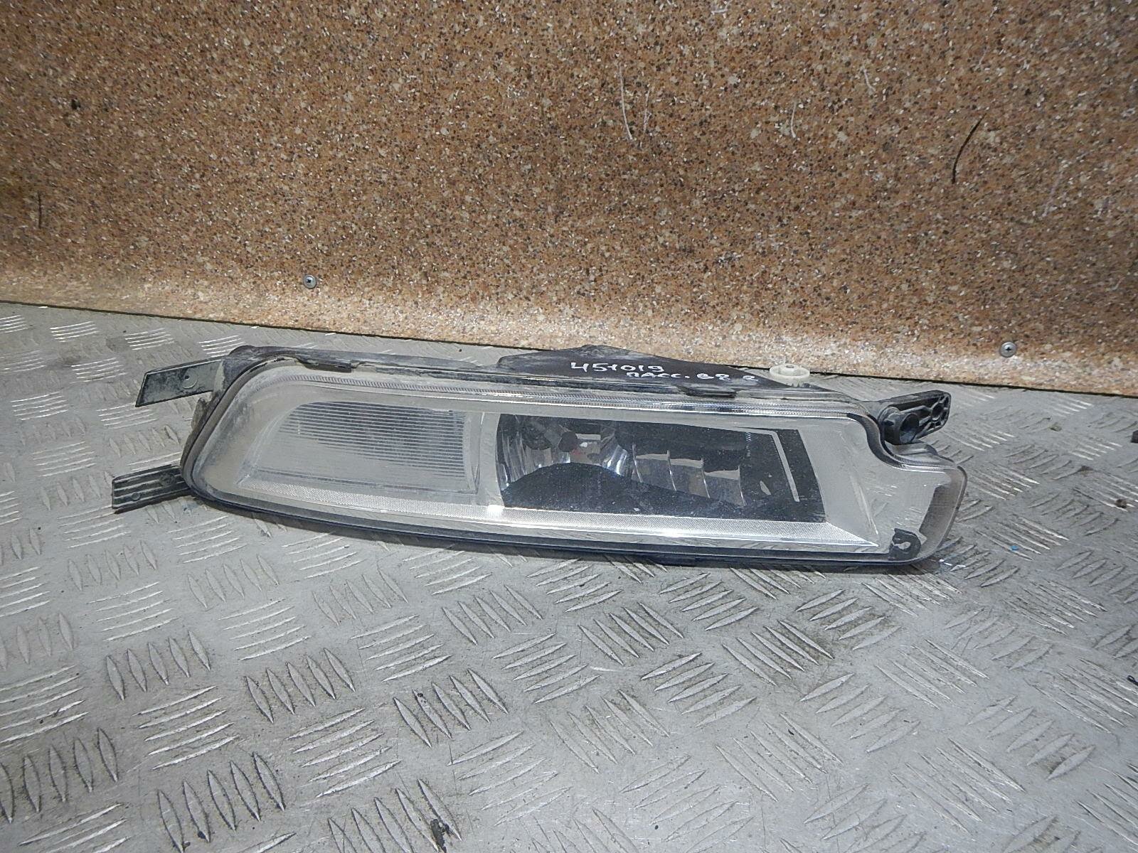 Б/У Фара противотуманная правая, Volkswagen (Фольксваген)-PASSAT B8 (15-) VOLKSWAGEN PASSAT B8 (15-) Трещина на креплени...