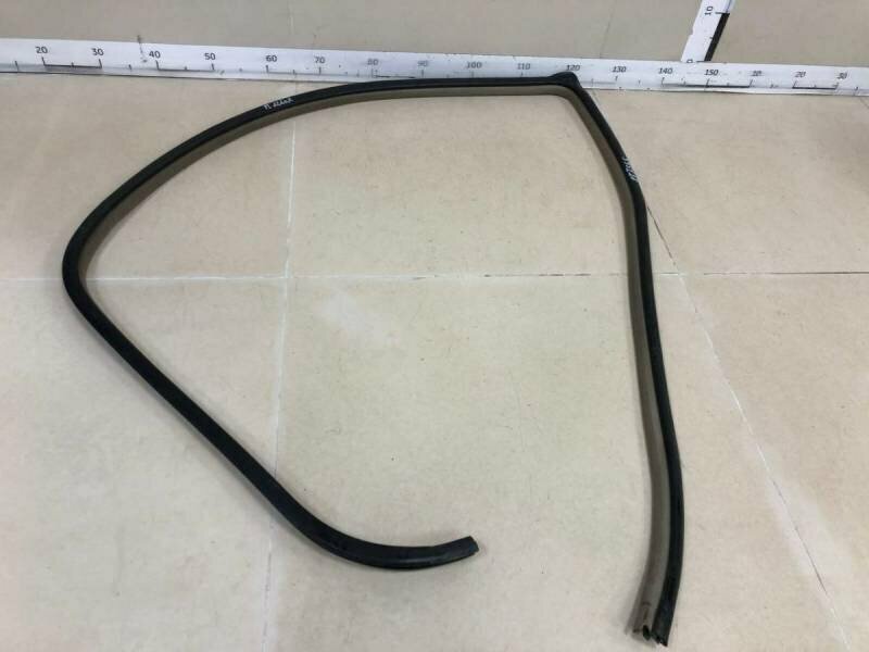 Уплотнитель проема двери передней левой Toyota Camry XV30 2001-2006 кат.номер: 6786233040