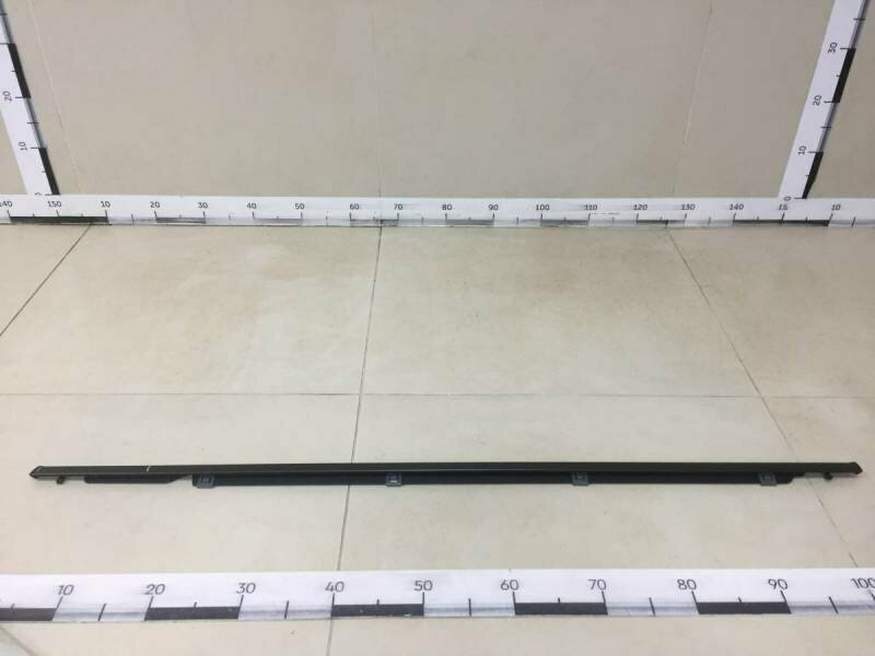 Уплотнитель стекла двери Kia Sorento 2020 кат.номер: 83220P2101