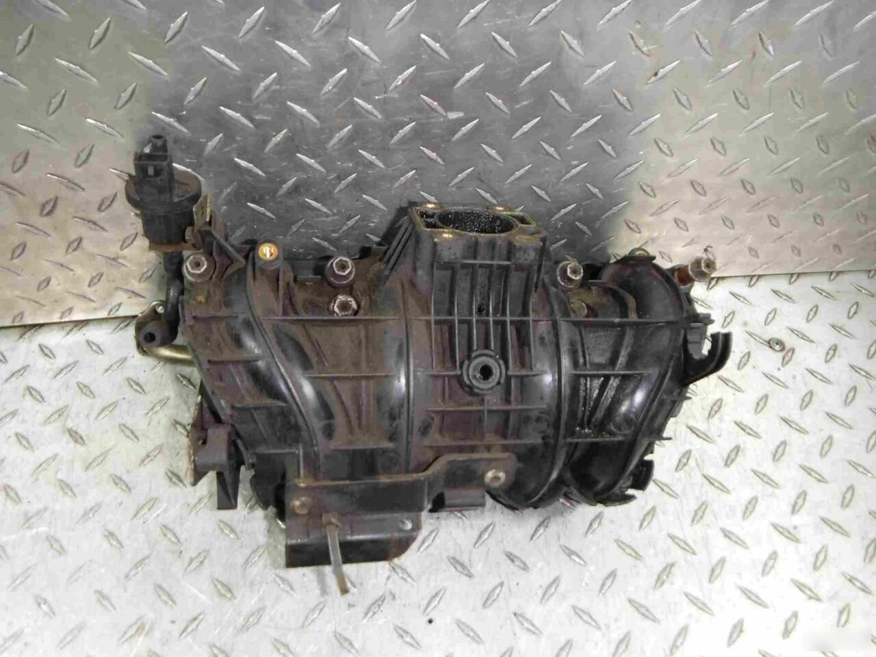 Коллектор впускной Opel Corsa B (1993—2000) 90570969