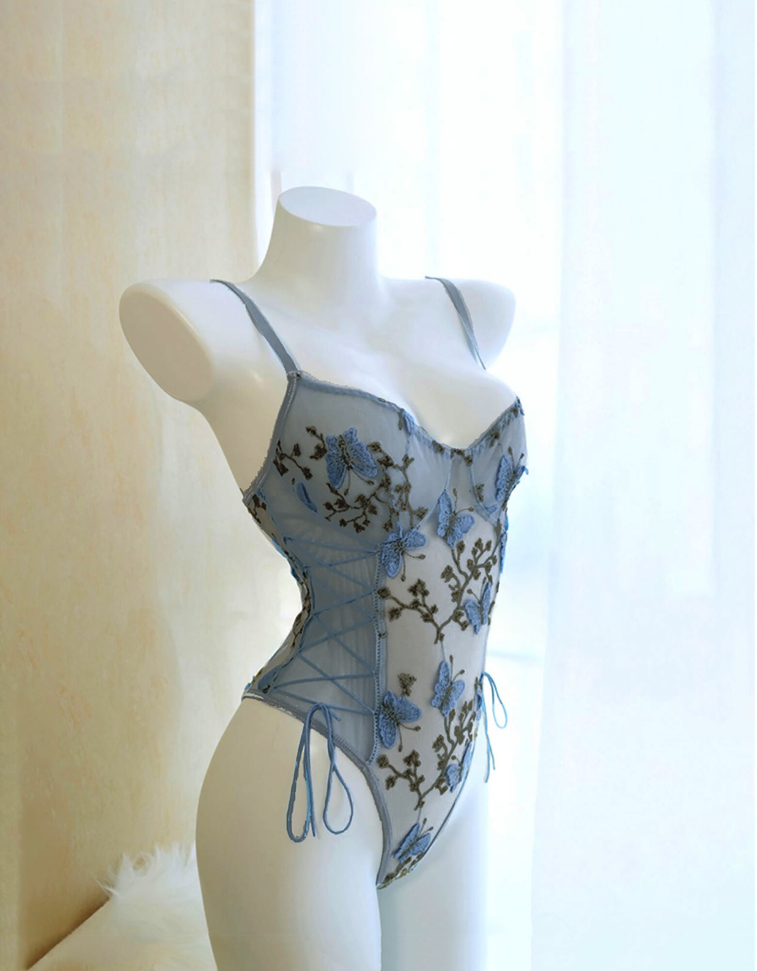 Кружевной комбинезон ручной работы