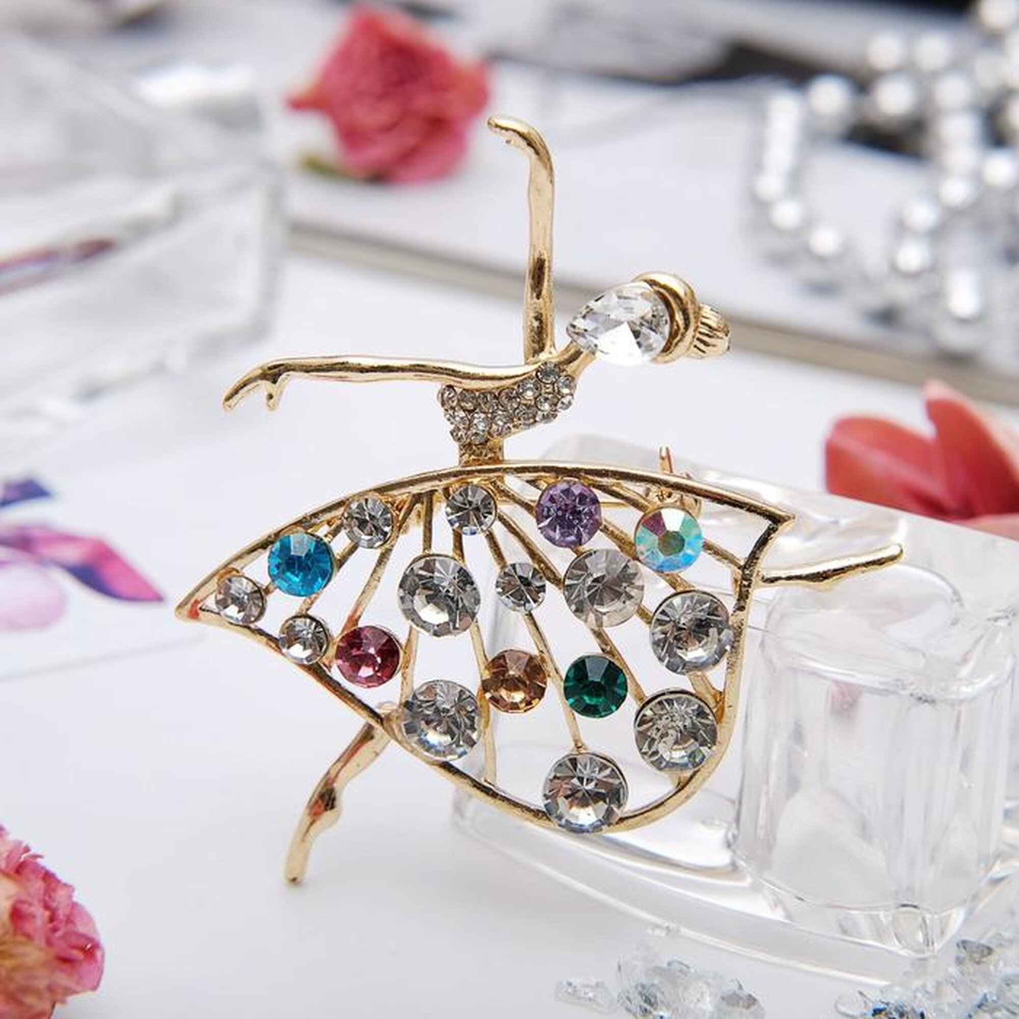 Брошь, стразы