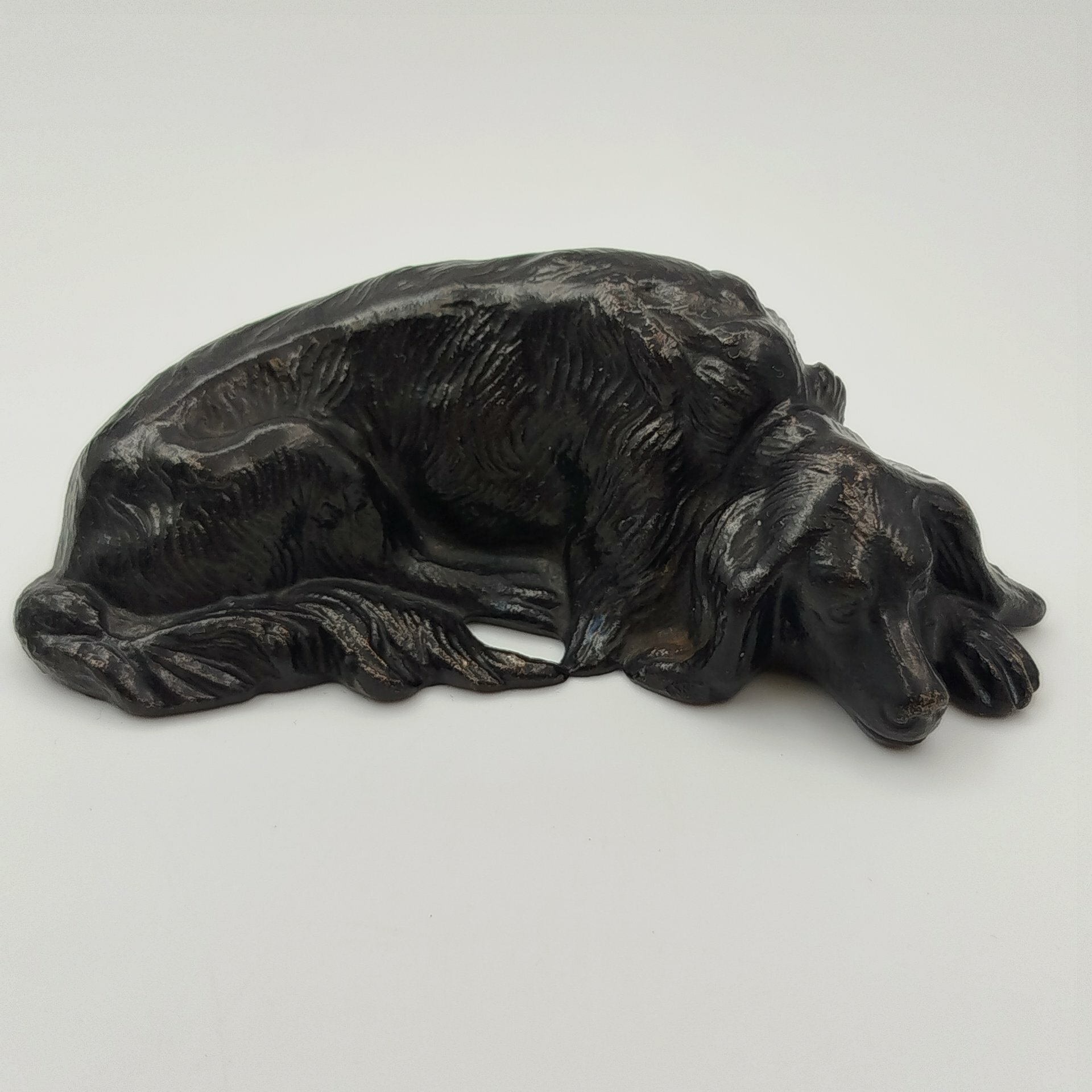 Статуэтка "Лежащий сеттер", автор модели Либерих Н. И, чугун, литье, крашение