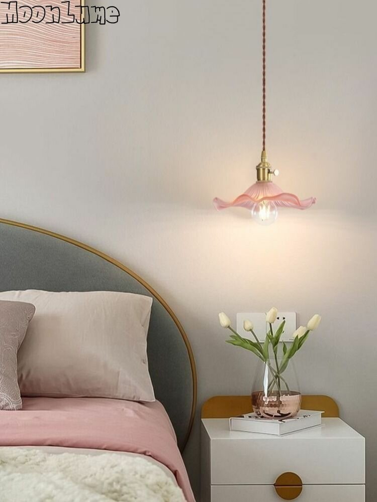 Люстра из стеклянных цветов