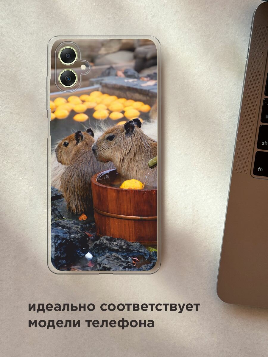 Чехол на Samsung Galaxy A06 / Самсунг Галакси А06 с принтом "Капибары отмокают" — фото 1