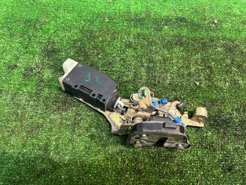 Замок двери задний левый Opel Omega b универсал 90542057