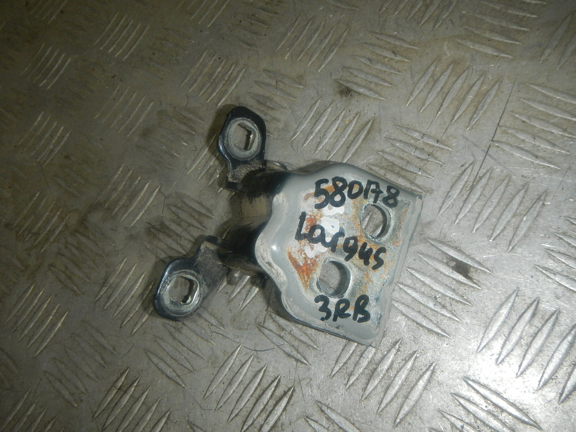 Б/У Петля двери задней правой верхняя, ВАЗ (VAZ)-LADA LARGUS (ларгус) LADA LARGUS (Ларгус) Люфт. 580178 LADA арт. 804207...