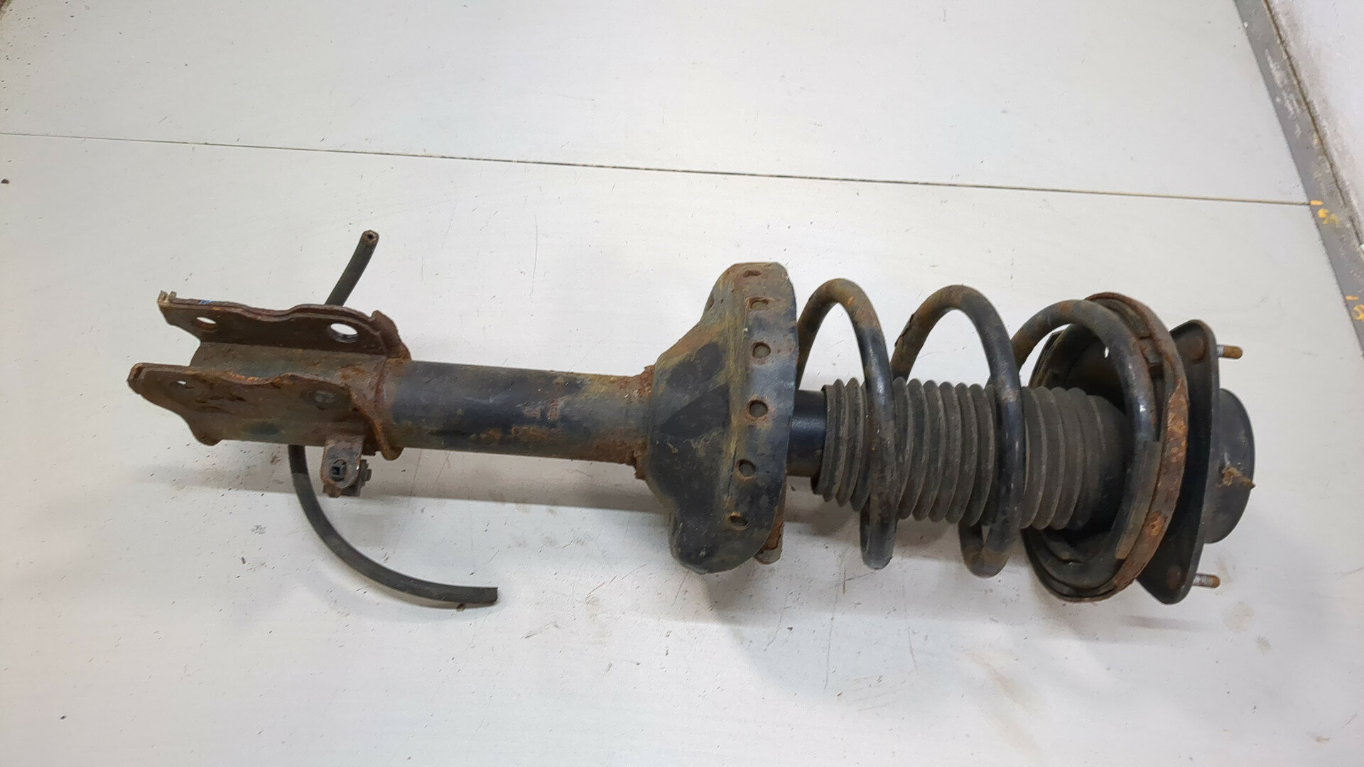 Амортизатор подвески правый передний Subaru Tribeca (B9) Б/У