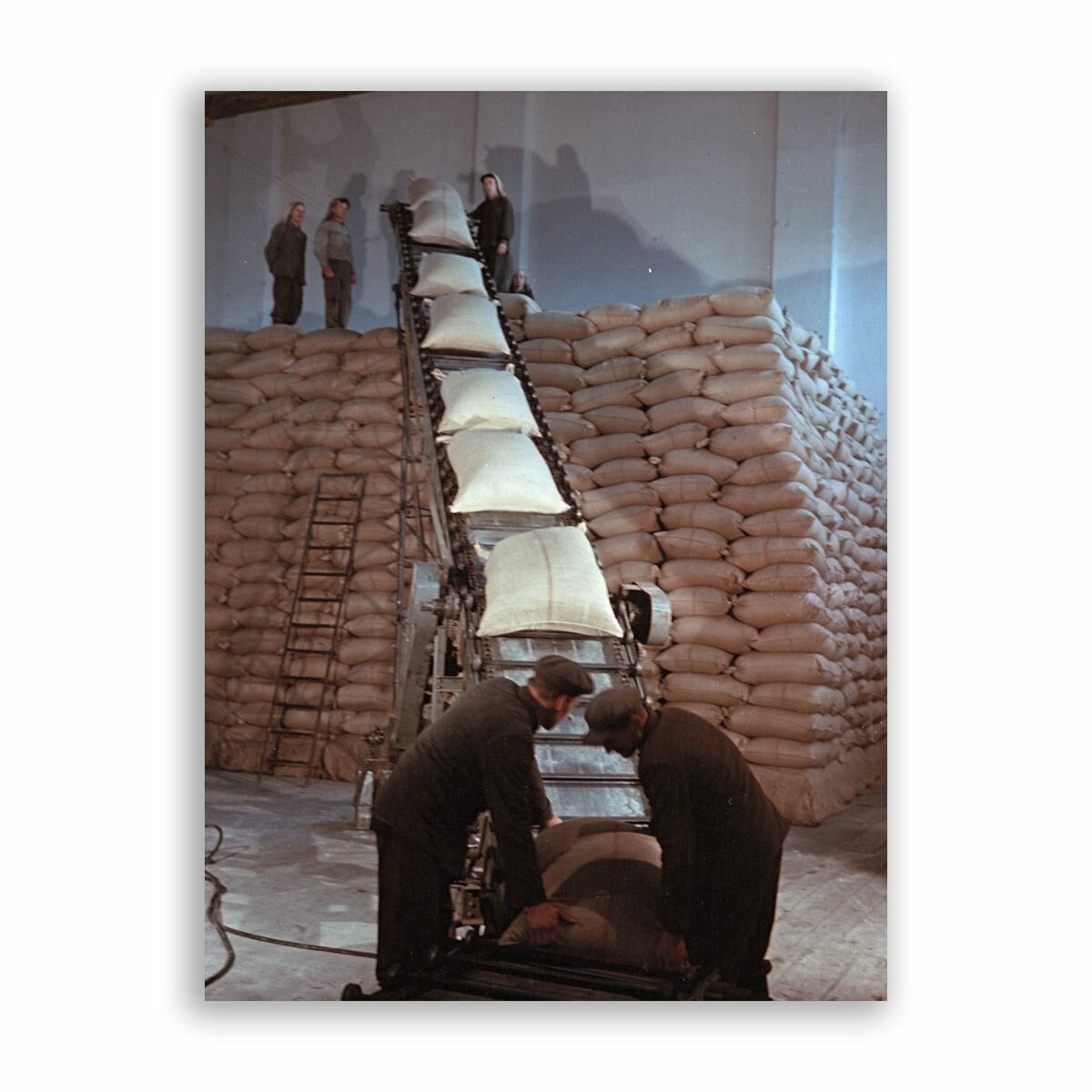 Советский постер, плакат на бумаге / Советские рабочие / Размер 30 x 40 см