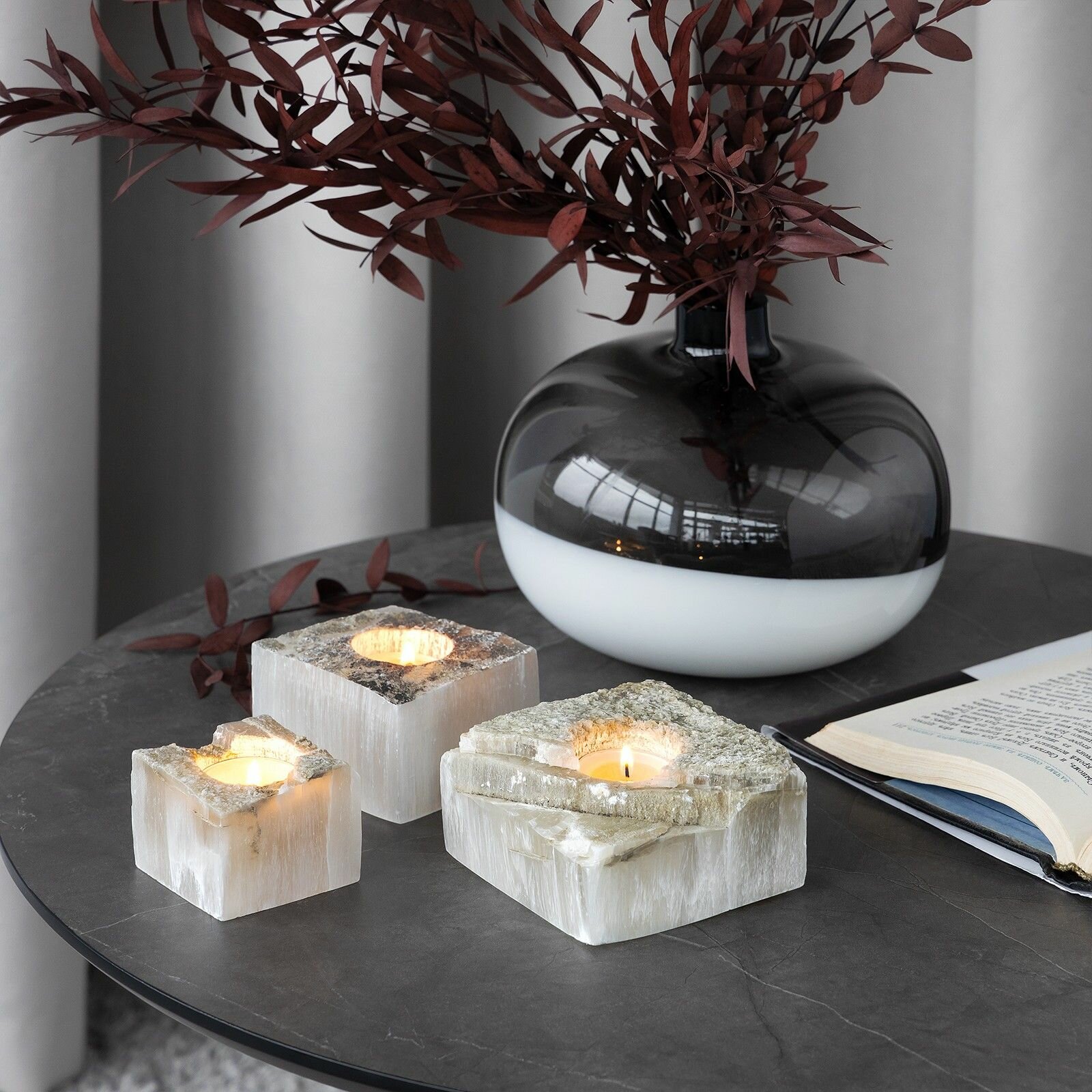 Подсвечник Togas Лоан-кейк, натуральный минерал, бежевый, настольный