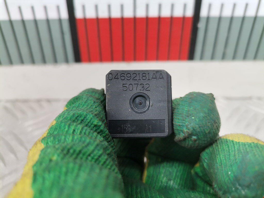 Реле Jeep Grand Cherokee 3 04692181AA арт. 2084127