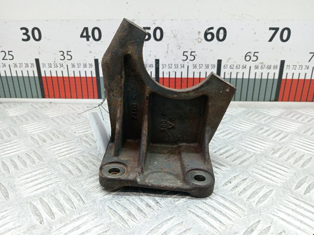 Кронштейн промежуточного вала Volvo S80 1 арт. 2082864