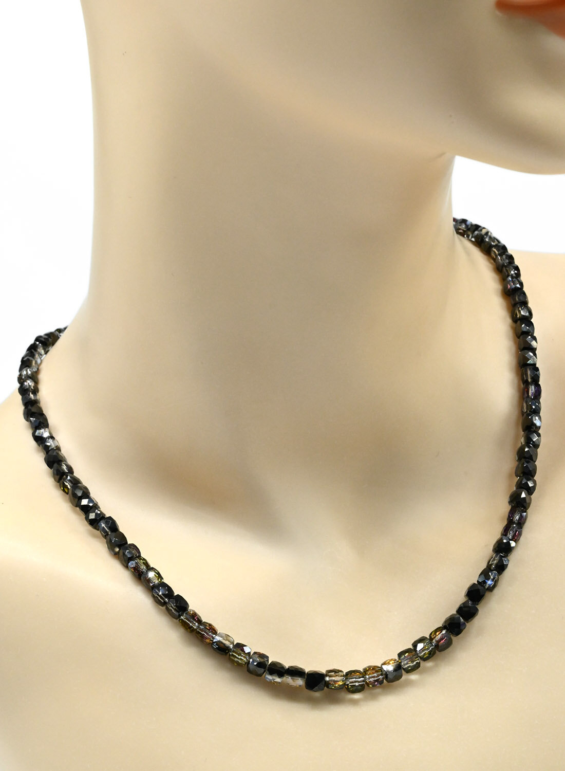 Бусы, циркон