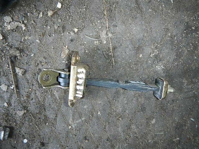 Б/У Ограничитель двери, Nissan (Ниссан)-PRIMERA P12E (02-) NISSAN PRIMERA P12E (02-) передней правой целый 118493 NISSAN ...