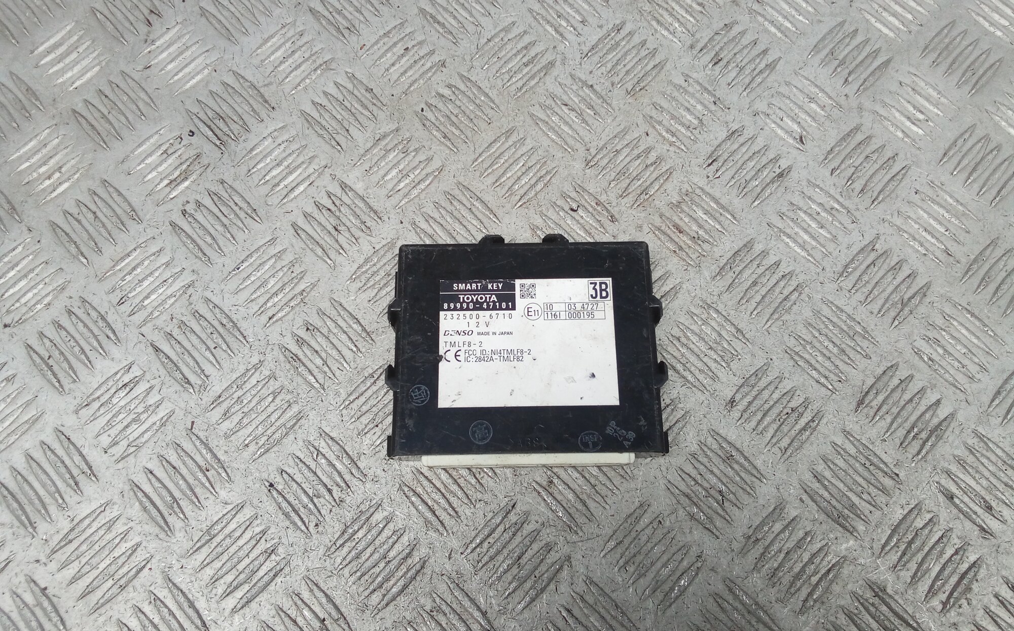 Блок управления бесключевым доступом TOYOTA PRIUS V ZFW41, Номер 8999047101