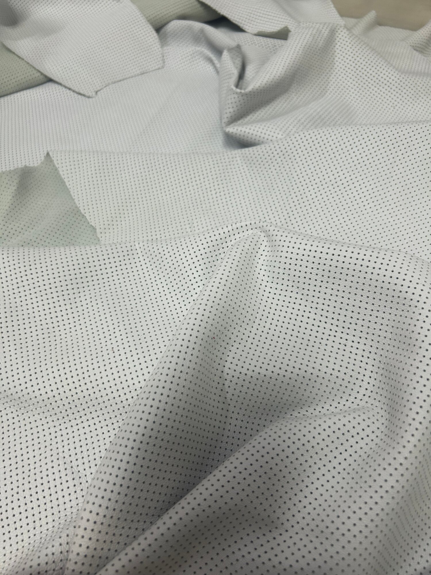 Перфорация натуральная кожа, белая, тонкая