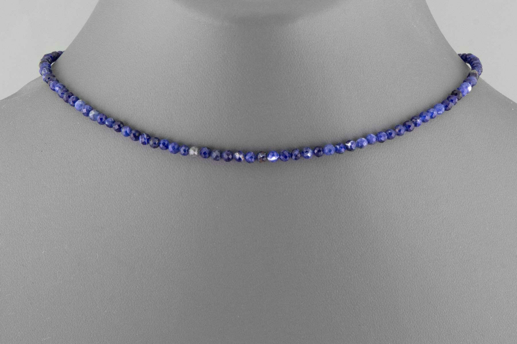 Колье, содалит