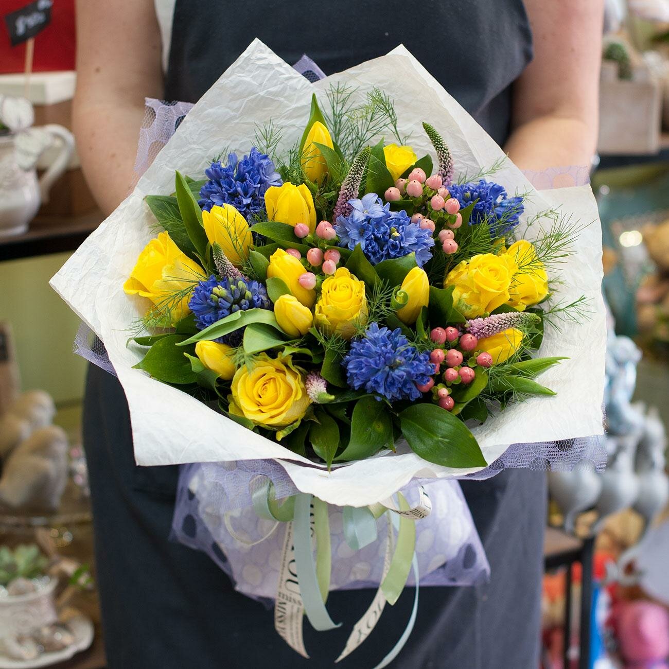 Букет цветов "Весна в Париже", тюльпан, гиацинт, синий, розовый, жёлтый