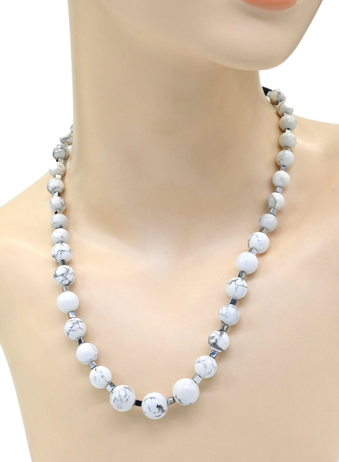 Колье, кахолонг