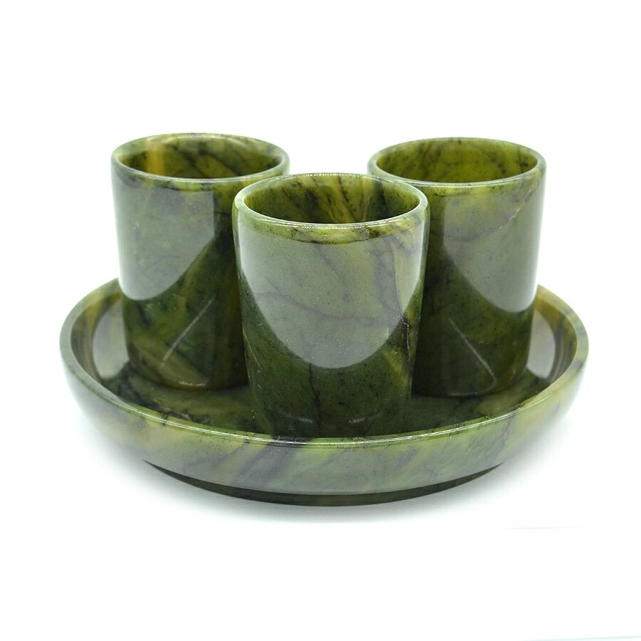 Стопки на подносе тарелке из камня нефрит 150*150*75мм .