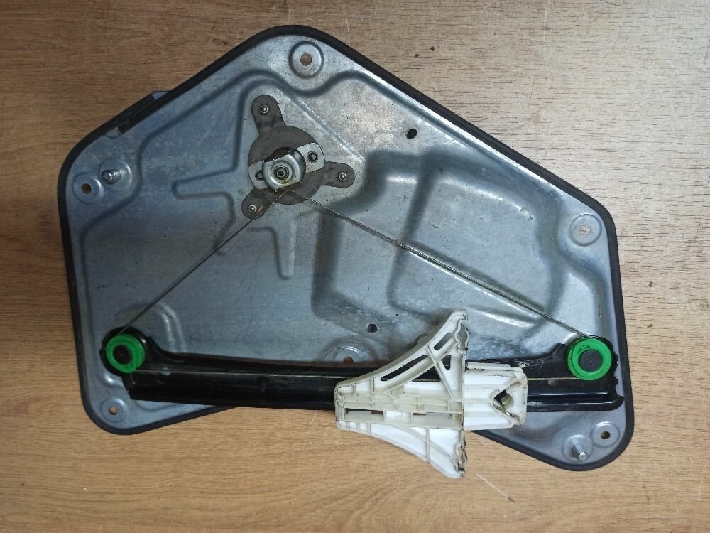 Стеклоподъемник задний левый механ. Skoda Yeti 5L