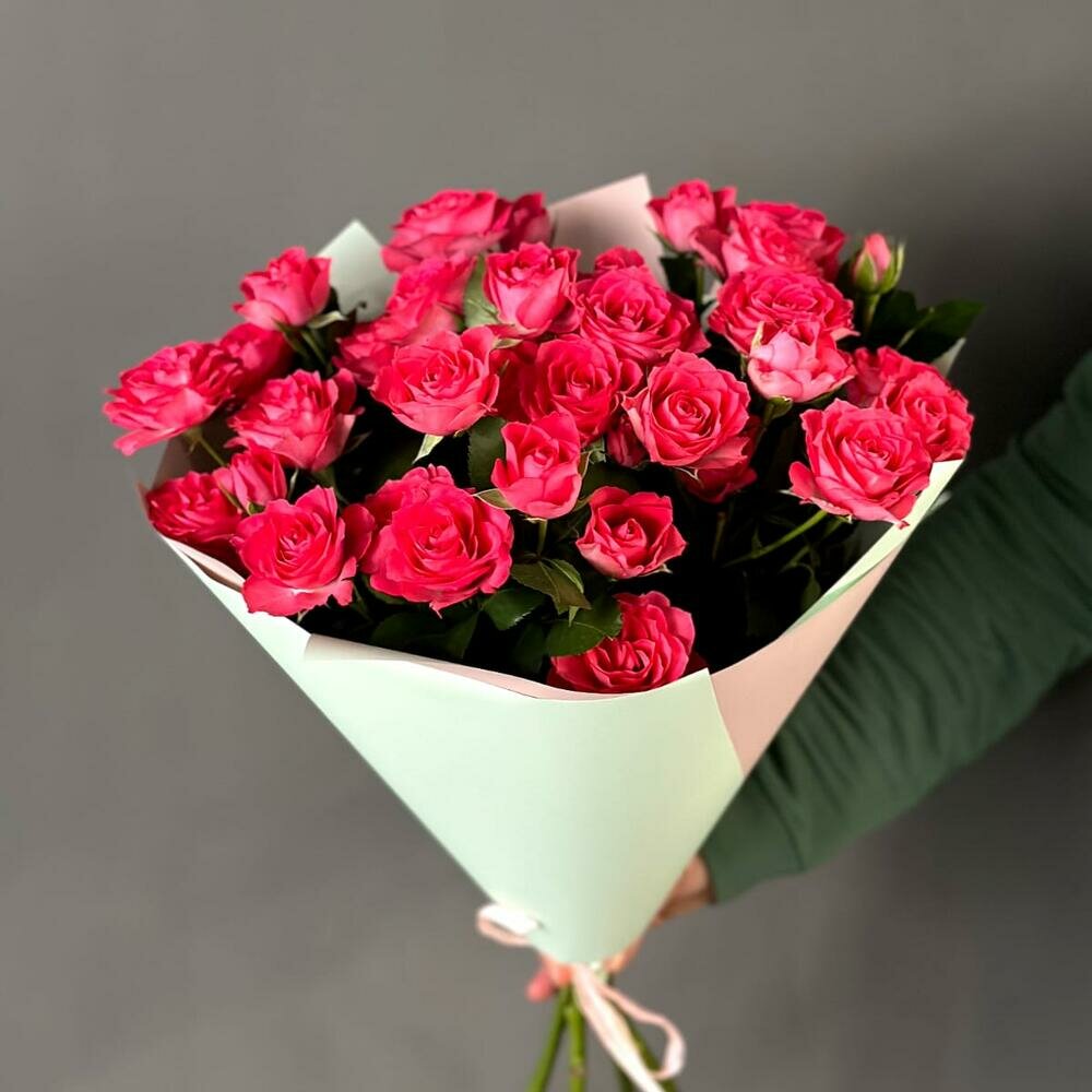 Букет цветов из розовых кустовых роз монобукет в упаковке 5 шт