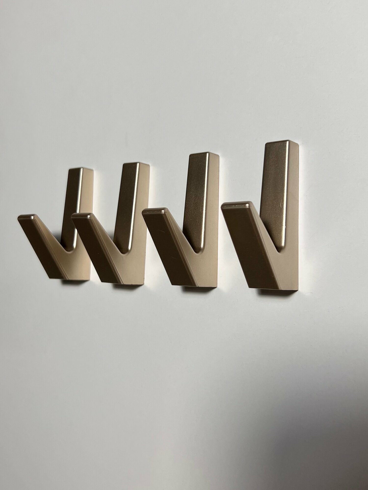 Крючок Мебельно "Галочка", настенный, ABS-пластик, скрытый крепеж, 4 шт, цвет матовое золото