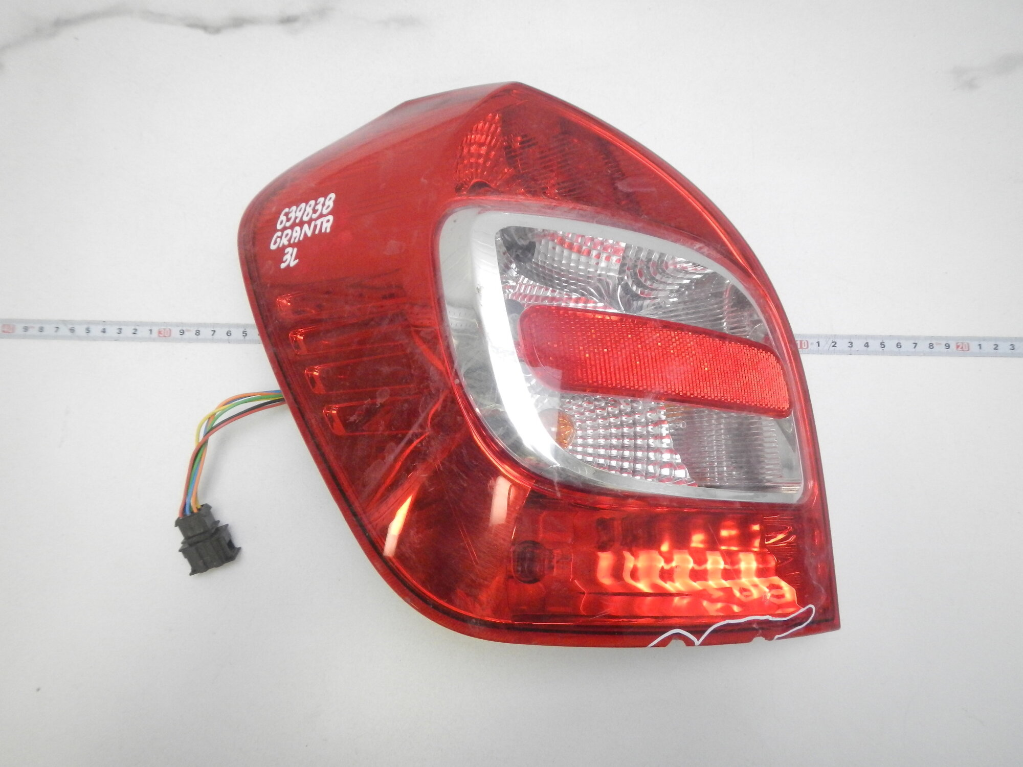 Б/У Фонарь задний левый, ВАЗ (VAZ)-LADA GRANTA (гранта) FL (18-) LADA GRANTA (Гранта) FL (18-) Универсал. Царапины, трещи...