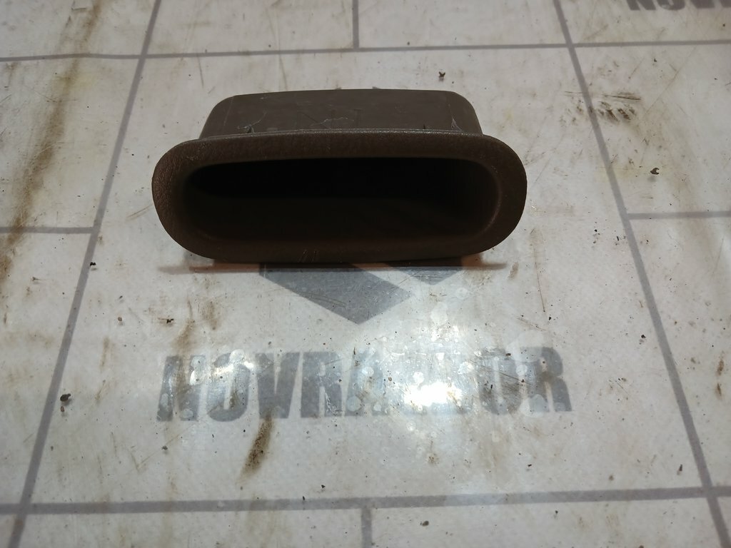 Накладка (кузов внутри) Mitsubishi Pajero /Montero Sport (K9) 1998-2008