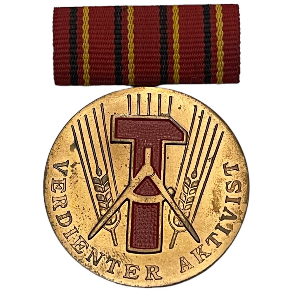 Германия (ГДР), медаль "Залсуженный активист" 1961-1990 гг. (вид 3)