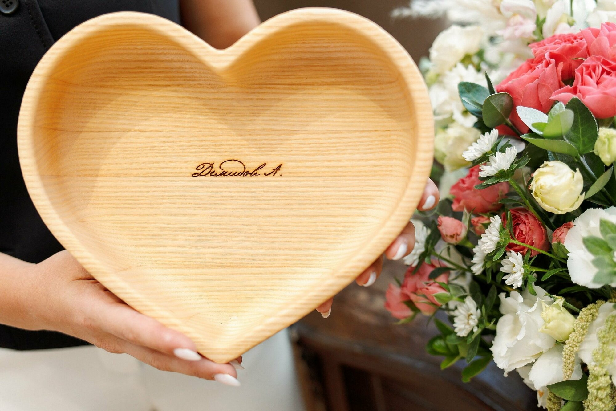 Поднос из массива ясеня в форме сердца Малый (S) 21*24.5*4,5 см