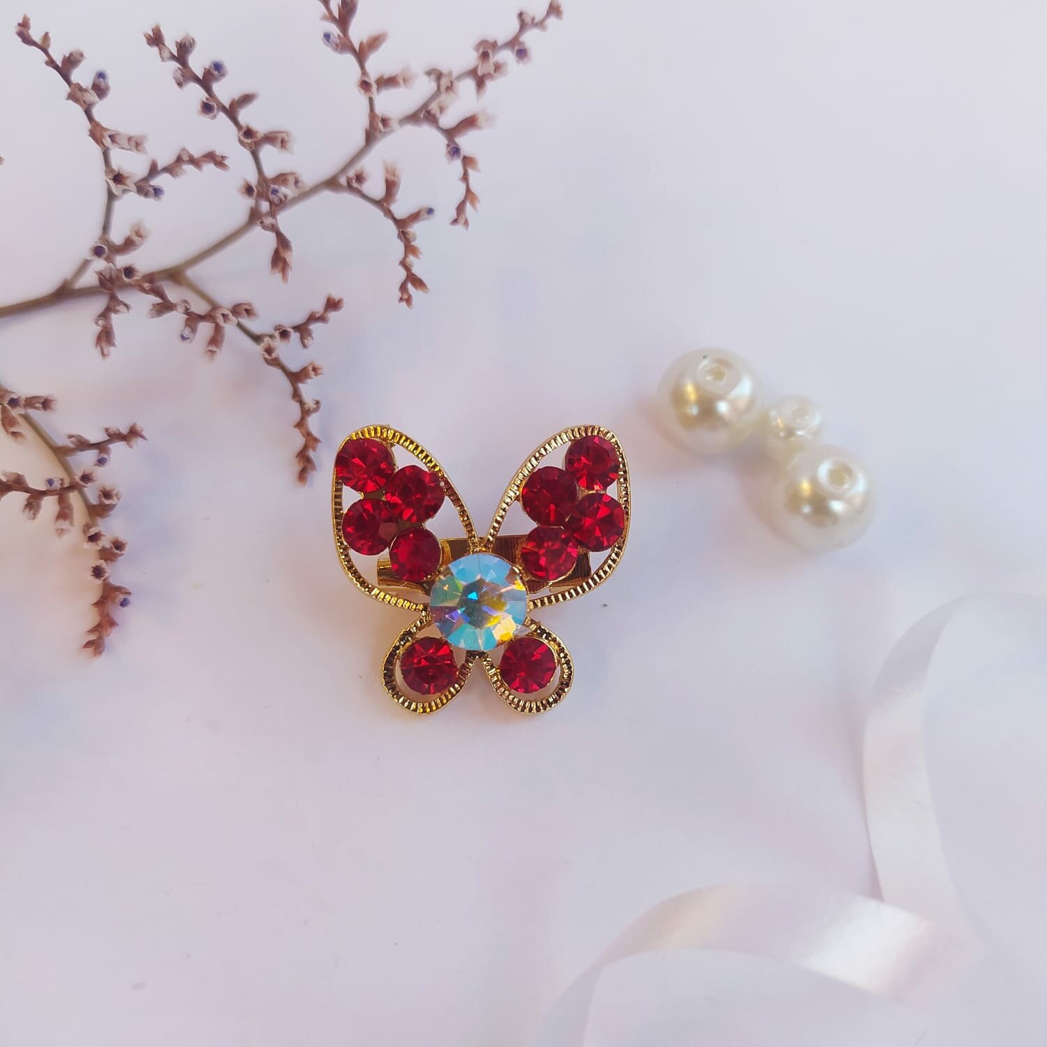 Брошь, стразы