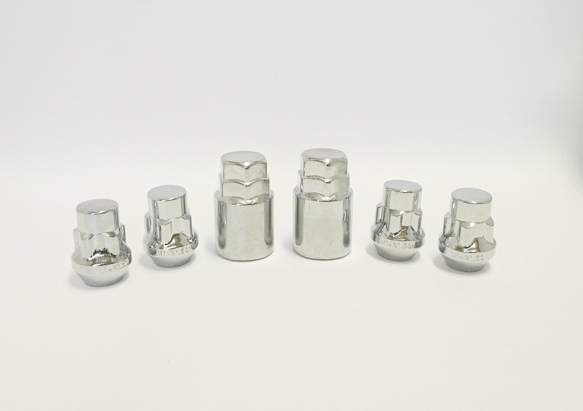 Комплект секретных гаек М14х1,5 для автомобилей с двумя ключами