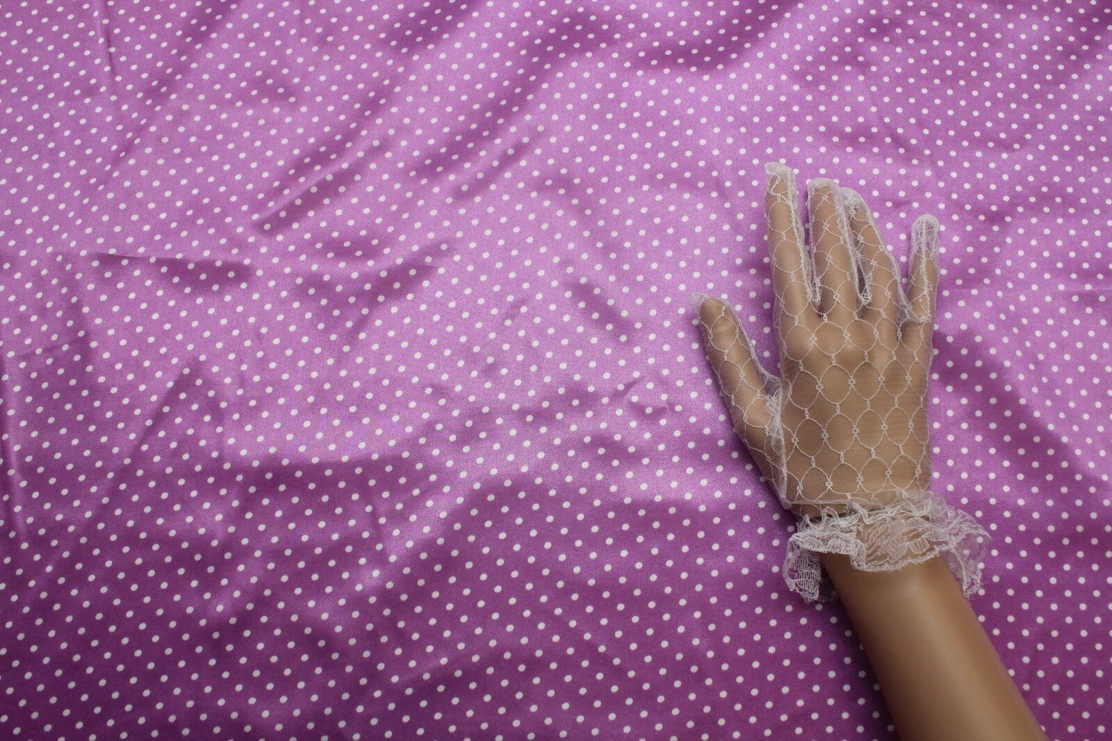 Ткань Атлас сиреневый в белый горошек, ш145см, 0,5 м