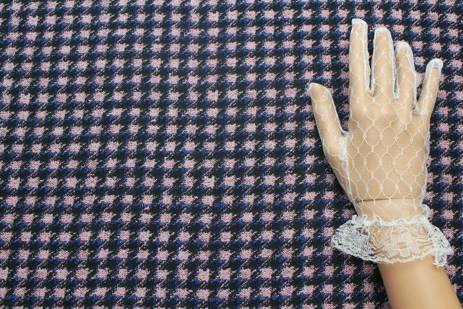 Ткань Жаккард костюмный сине-розово-чёрный «гусиная лапка» , 420 г/пм, ш156см, 0,5 м