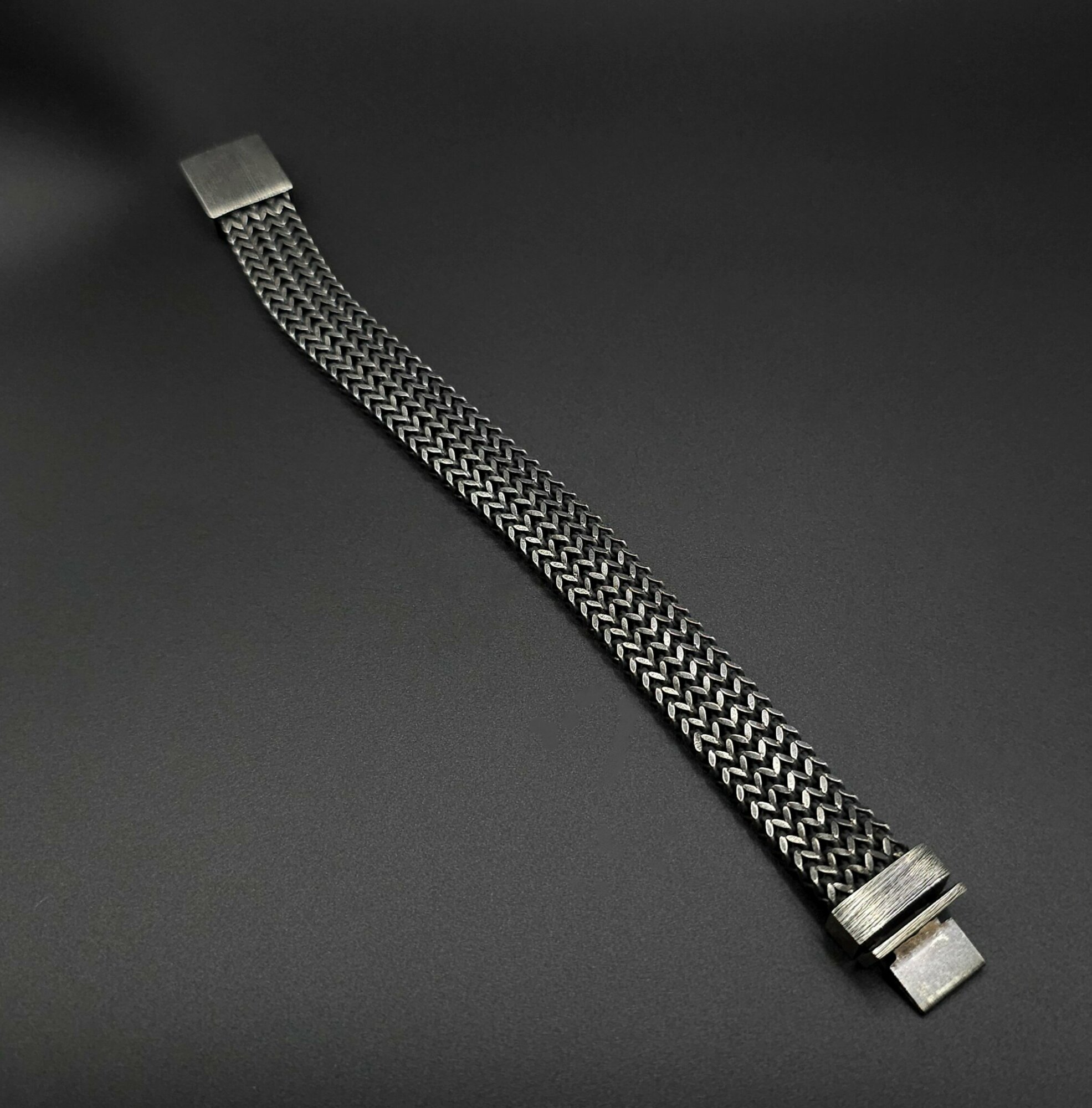 Плетеный браслет