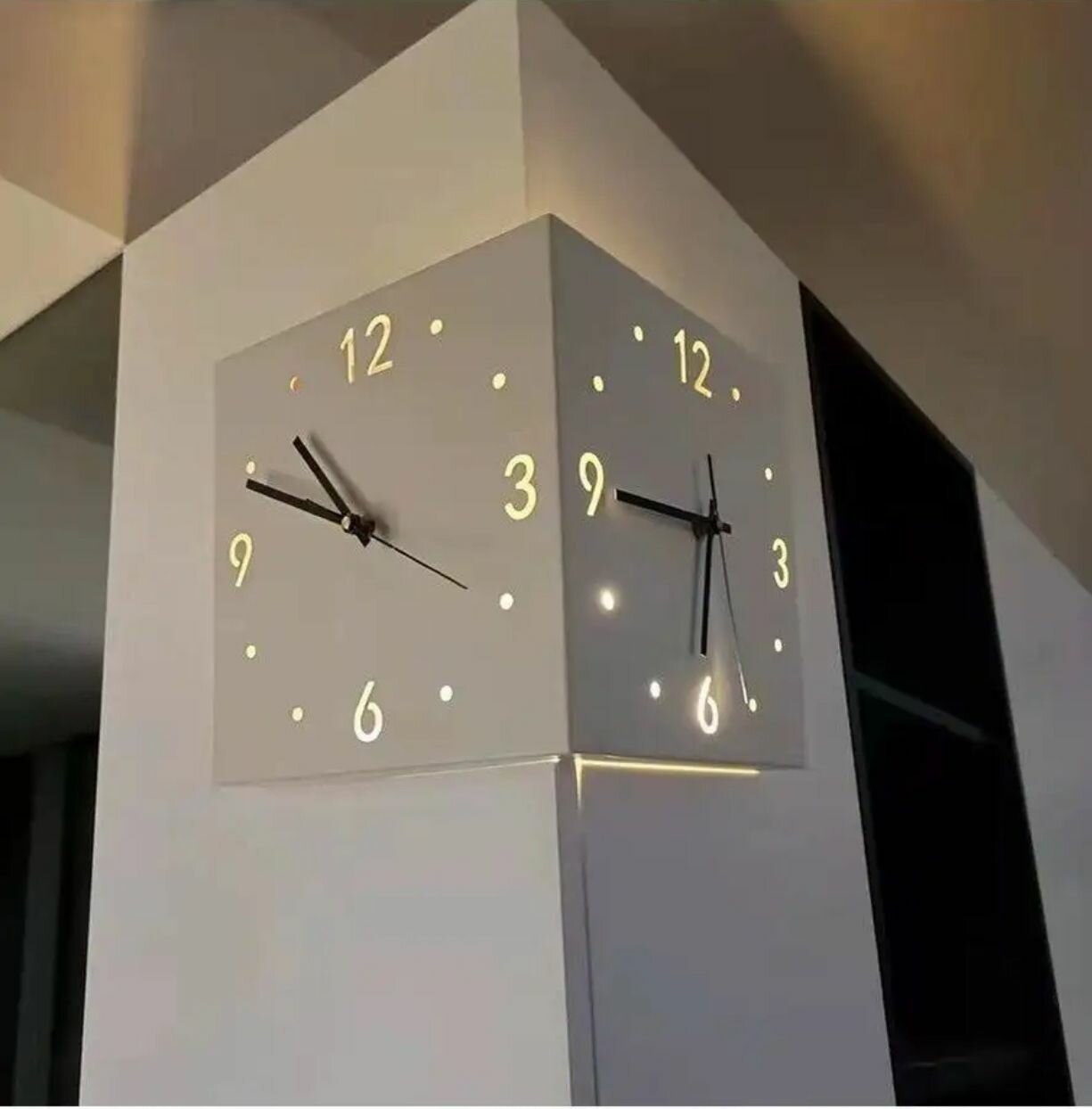 Настенные часы, 26 см х 26 угловые бесшумные