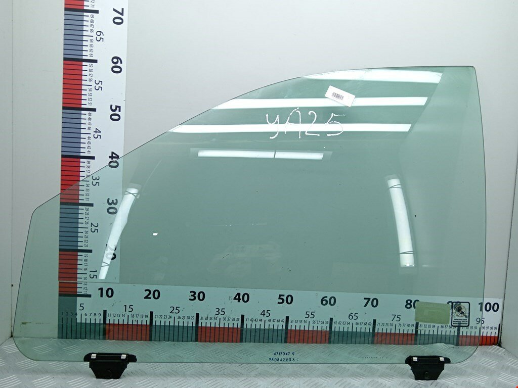 Стекло двери передней левой Chrysler Voyager 3 4717047 арт. 2054602